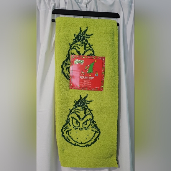 Dr. Seuss | Holiday | Dr Seuss The Grinch Throw Blanket | Poshmark